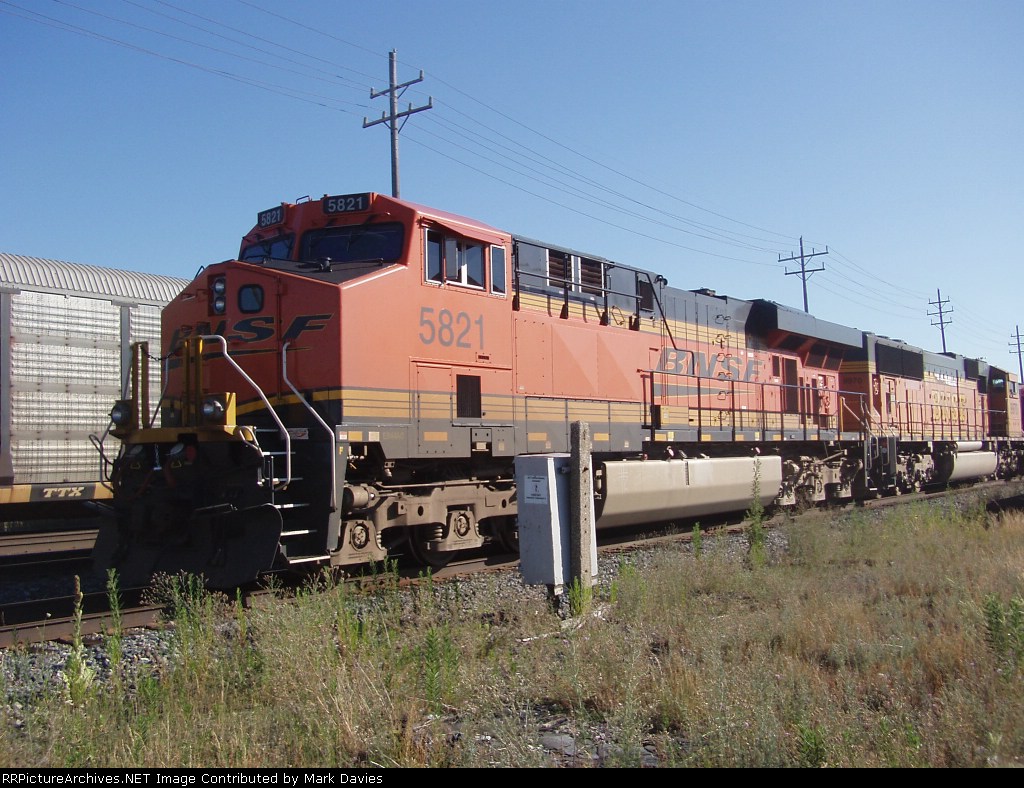 BNSF 5821